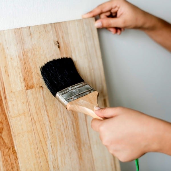 Cómo barnizar la madera, paso a paso con imágenes